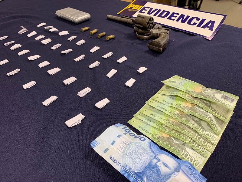 PDI detuvo en Linares a sujeto con arma de fuego y drogas PDI detuvo en Linares a sujeto con arma de fuego y drogas